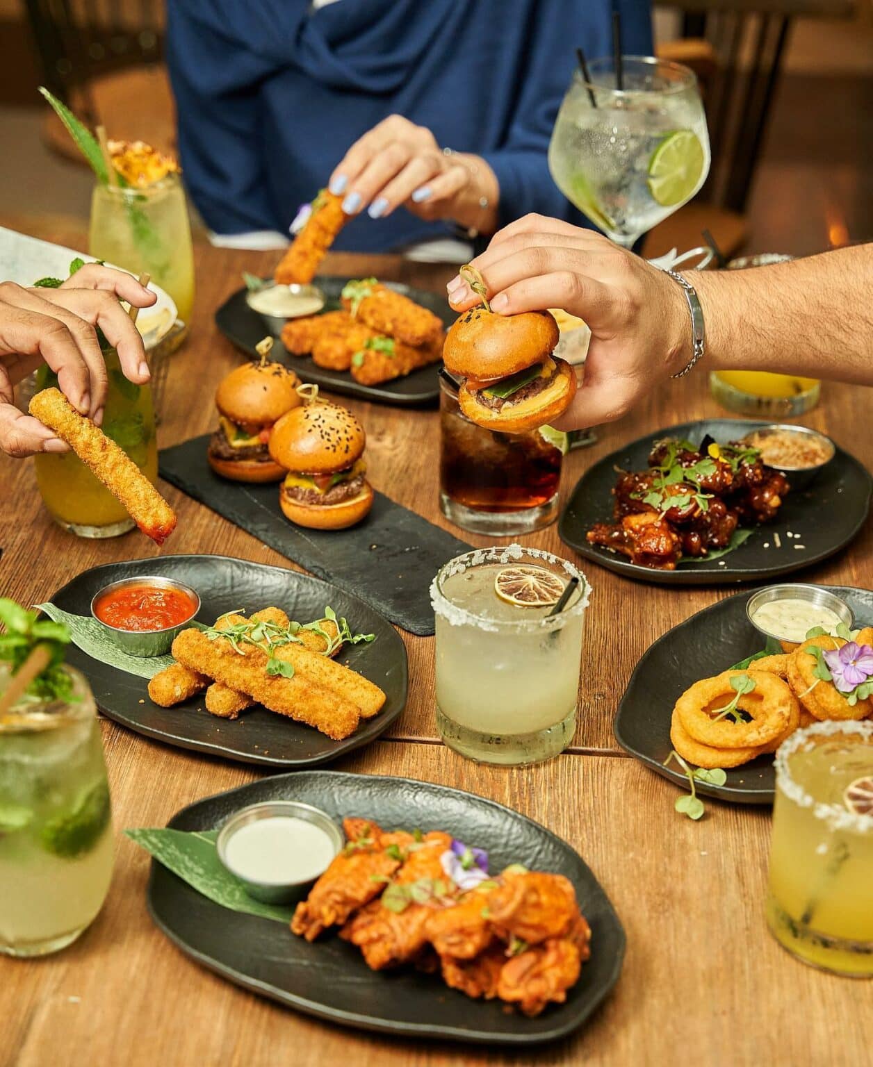 Blue Moon Tap House from Restaurant to Bar! - Panama Casco Viejo