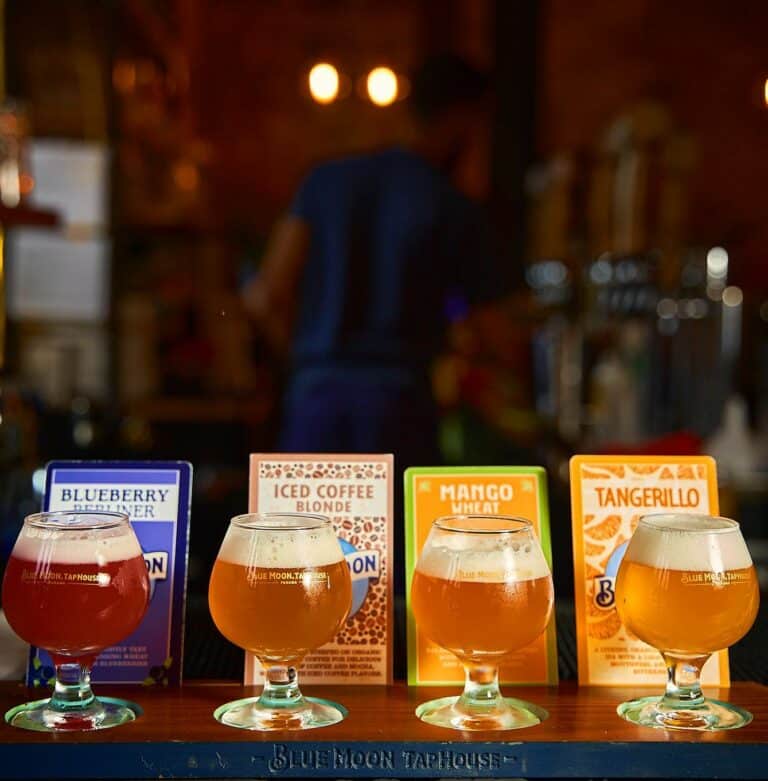 Blue Moon Tap House from Restaurant to Bar! - Panama Casco Viejo