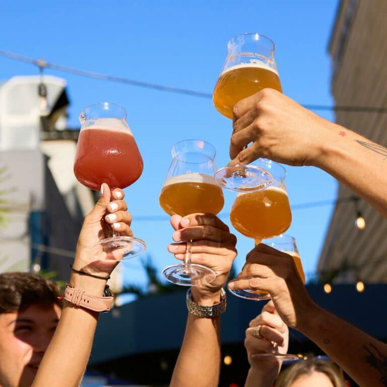 Blue Moon Tap House from Restaurant to Bar! - Panama Casco Viejo