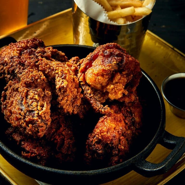 Blue Moon Tap House from Restaurant to Bar! - Panama Casco Viejo