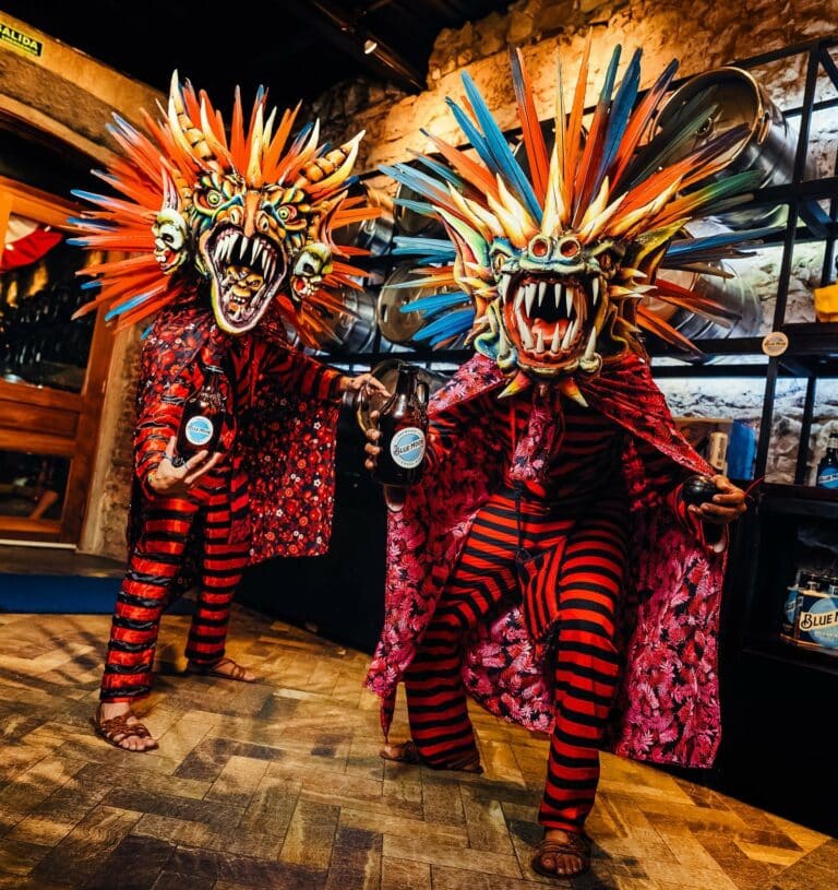 Blue Moon Tap House from Restaurant to Bar! - Panama Casco Viejo