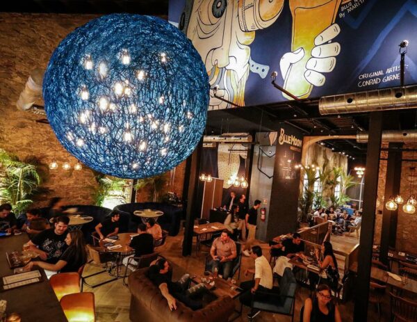 Blue Moon Tap House from Restaurant to Bar! - Panama Casco Viejo