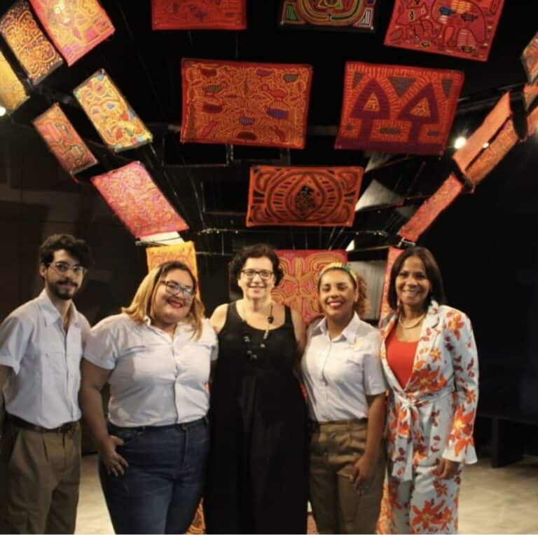 El Museo de la Mola en el Casco Viejo rinde Homenaje al Tejido Guna ...